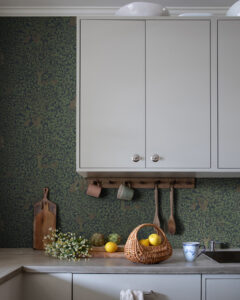 Behang bos kinderkamer | Midbec Tapeter | Behang Per - donkerblauw ...